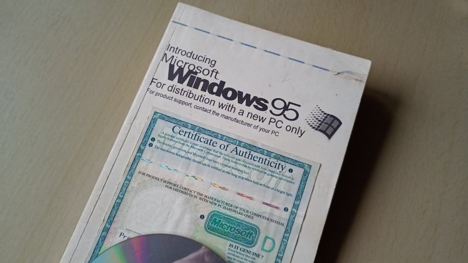 Microsoft Windows 95 with USB Support CD s certifikatom