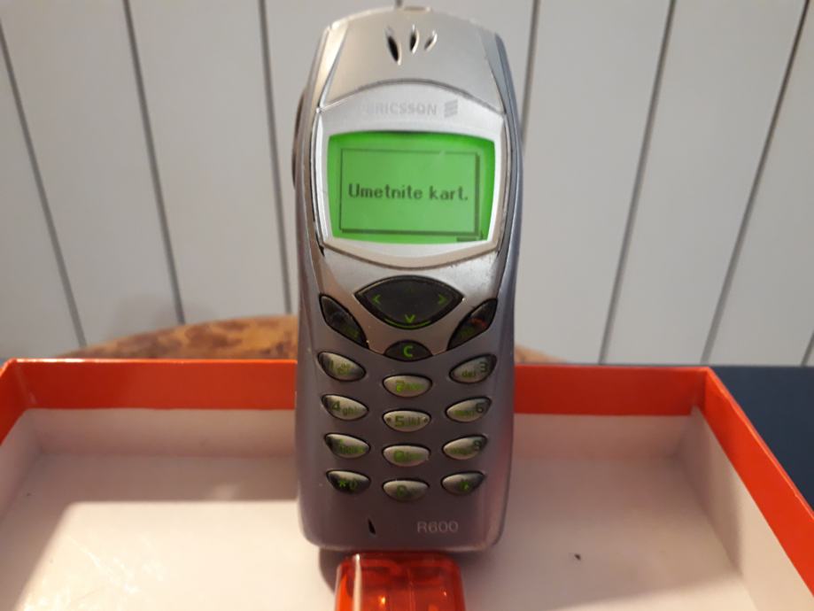 Ericsson R600 Mobitel odlično stanje na sve mreže,Raritet za kolekciju