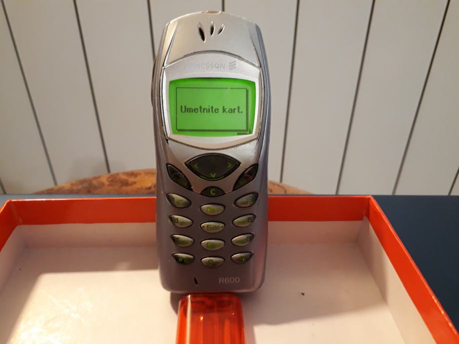Ericsson R600 Mobitel odlično stanje na sve mreže,Raritet za kolekciju