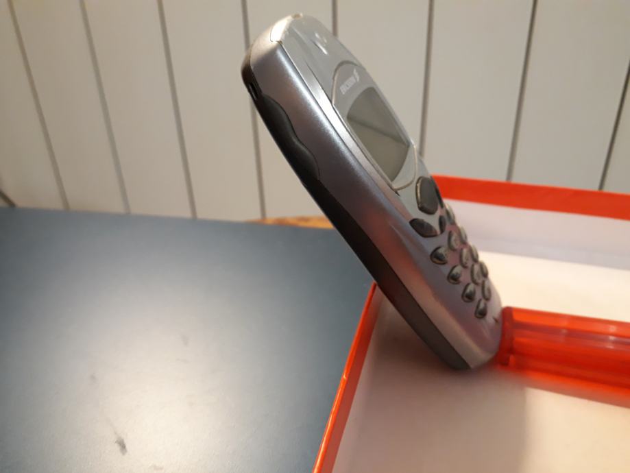 Ericsson R600 Mobitel odlično stanje na sve mreže,Raritet za kolekciju