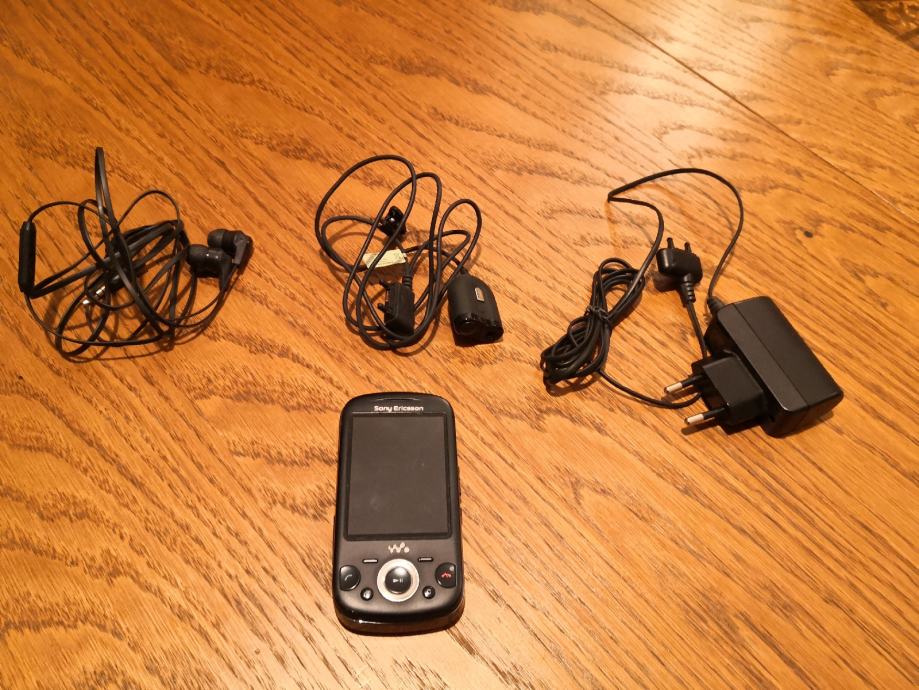 Sony Ericsson W20 i