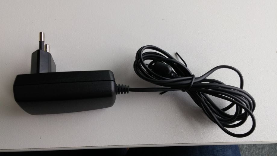 Sony Ericsson W200i sweet pink Walkman w200 SVE MREŽE