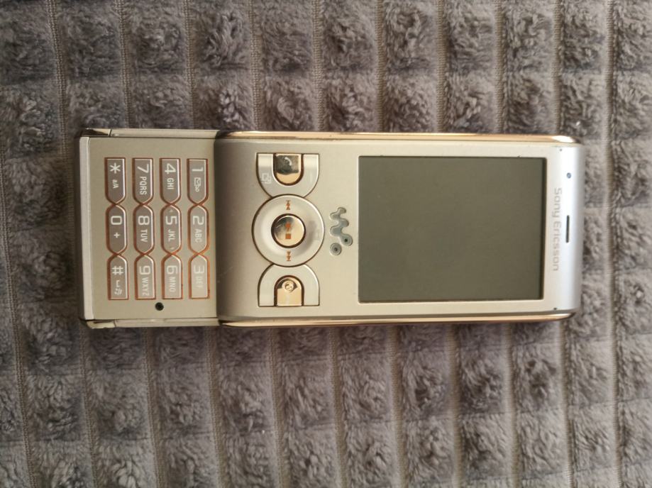 Sony Ericsson W595i, sve mreže,sa punjačem, Gold