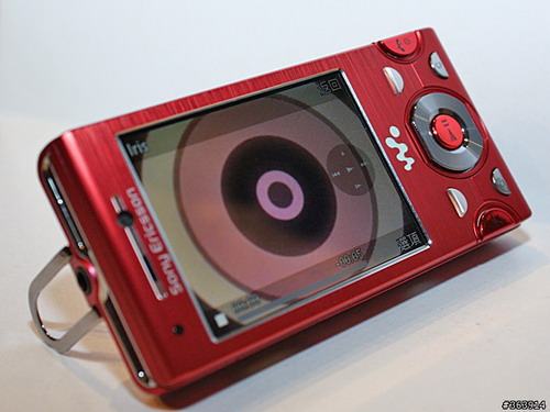 Sony Ericsson W995i crveni - novi