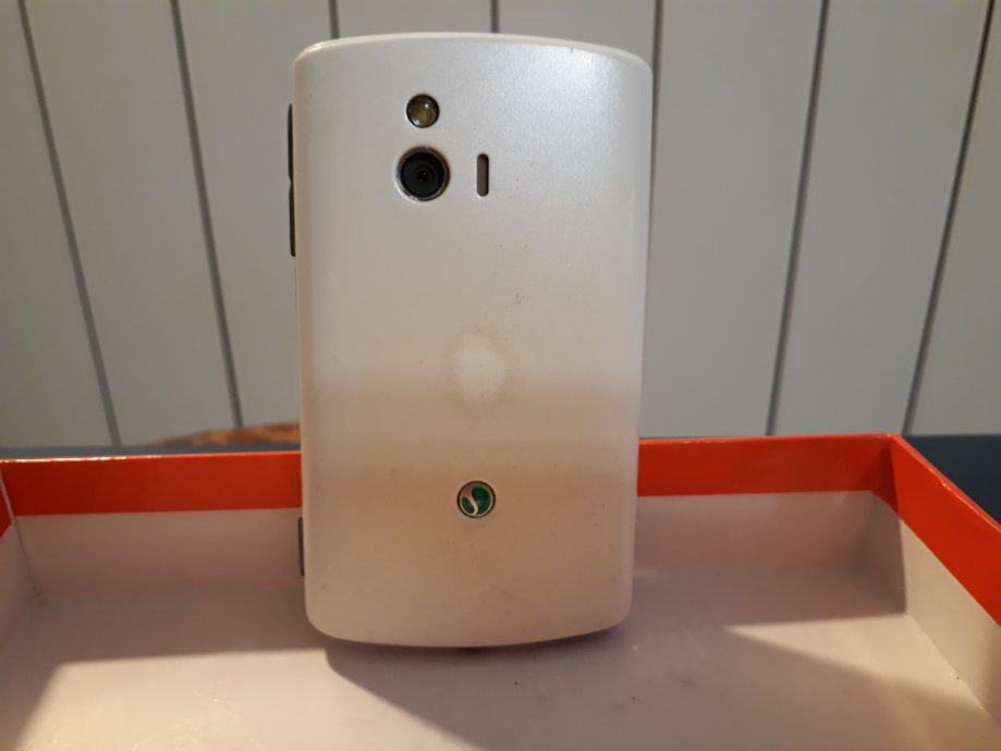 Sony Ericsson Xperia ST15i Mini u odličnom stanju na sve mreže!!!!!!!!