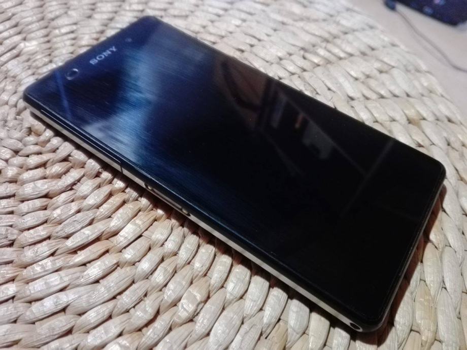 Sony Xperia Z2, kvar utora SIM kartice