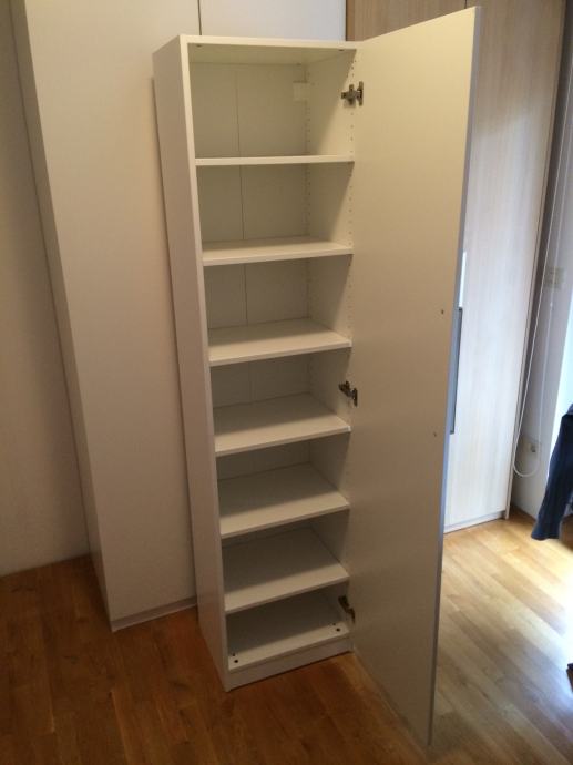 Bijeli jednokrilni ormar