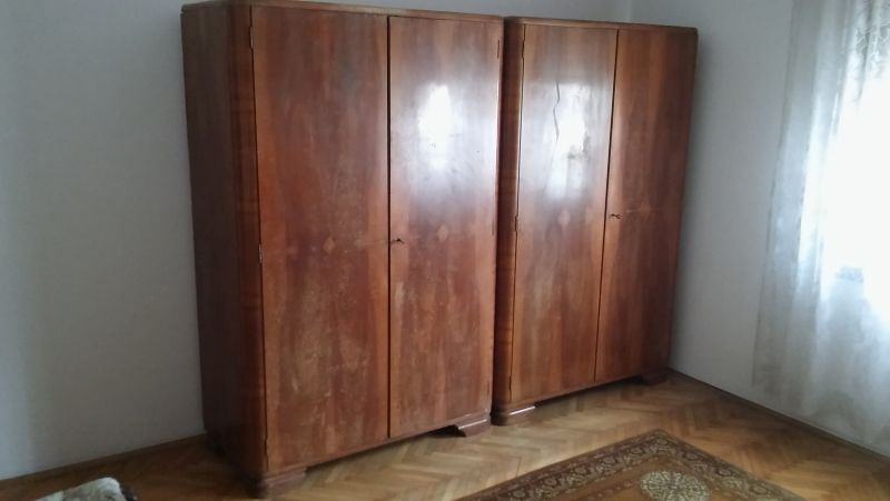 Garderobni ormari, starinski, 2 komada za 250 kn