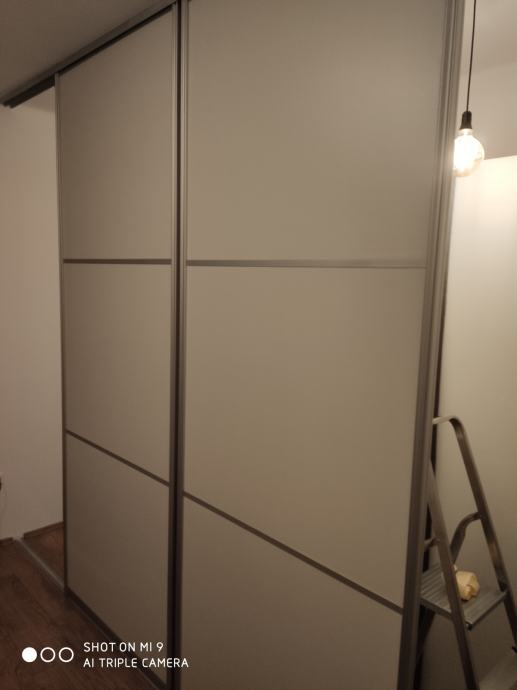 Klizna vrata za ugradbeni ormar