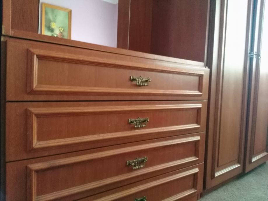 Masivni ormar za spavaću sobu