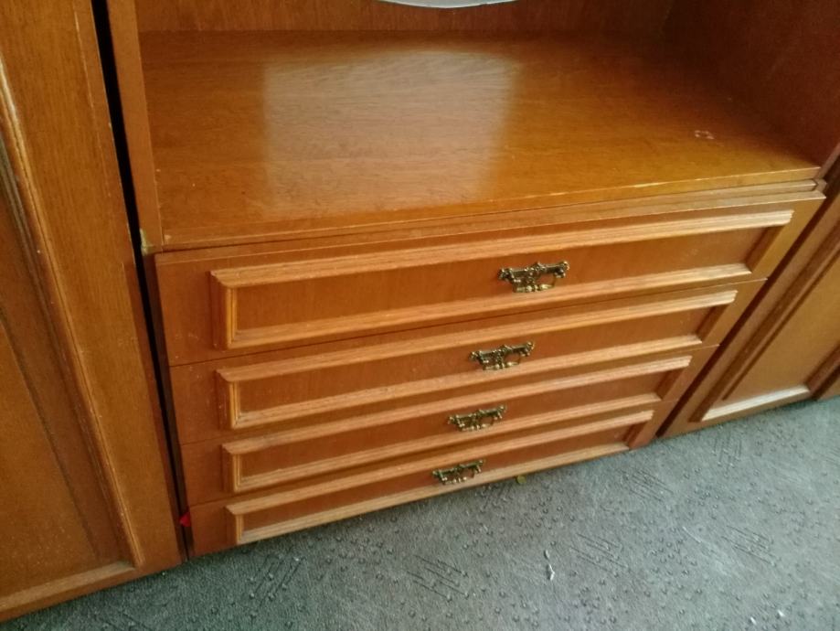 Masivni ormar za spavaću sobu