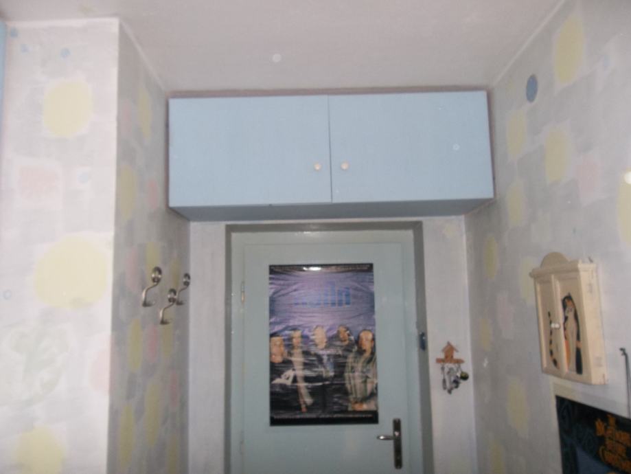 Ormar (most) za spavacu sobu i zidni viseci ormar