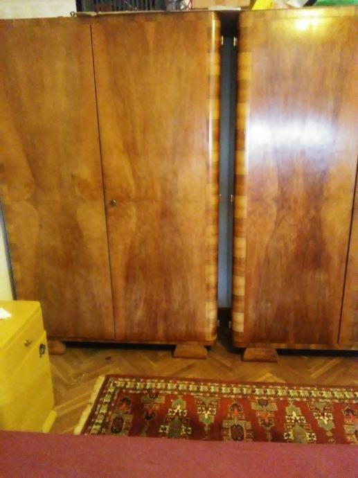 poklanjam dva starinska ormara