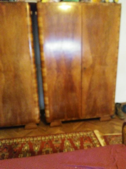 poklanjam dva starinska ormara