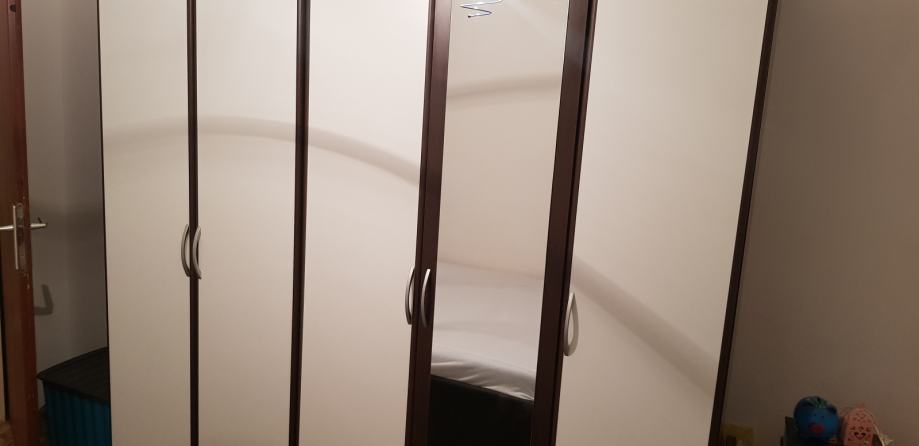 POVOLJNO - dva garderobna ormara - MALO KORIŠTENO