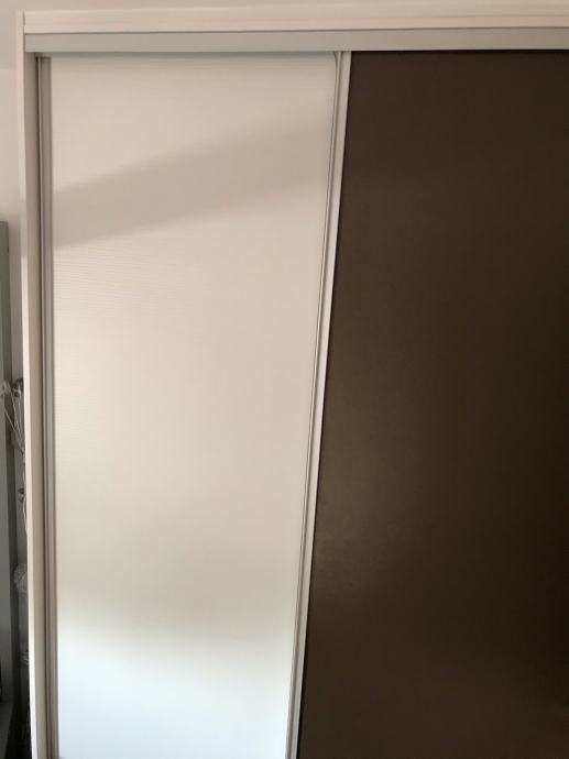 UGRADBENI ORMAR S KLIZNIM STJENKAMA, HITNO!!!