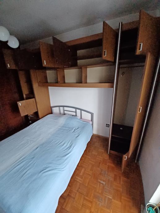 Drveni ormar BESPLATNO