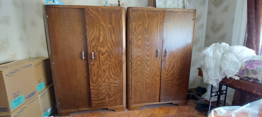 Drveni starinski ormari