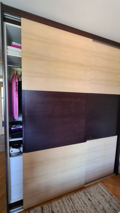 Klizna vrata, i bočne stranice ormara, furnirano 201 x 252cm