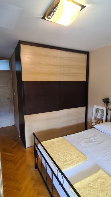 Klizna vrata, i bočne stranice ormara, furnirano 201 x 252cm