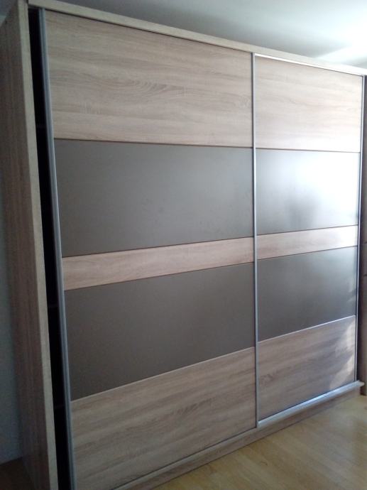 GARDEROBNI ORMAR SA KLIZNIM VRATIMA 220x226x67, hitno prodajem