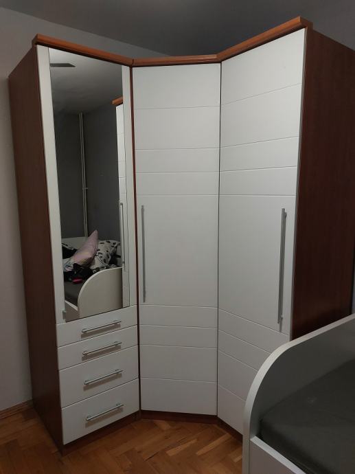 Kutni ormar za spavaću ili dječju sobu