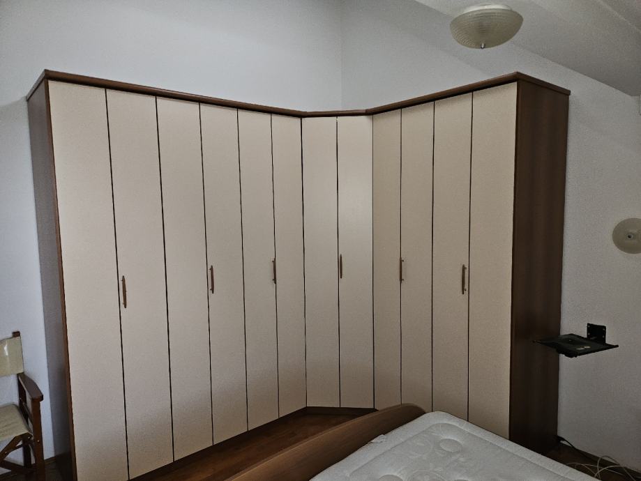 Kutni ormar Alples za spavaću sobu