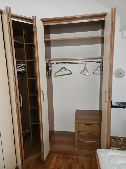 Kutni ormar Alples za spavaću sobu