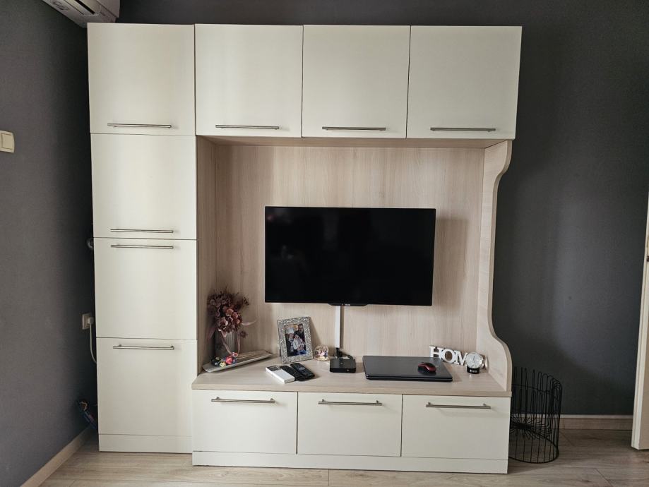 Kutnin ormar, komoda, krevet i regal