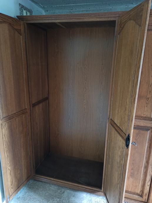 Masivni hrastov ormar