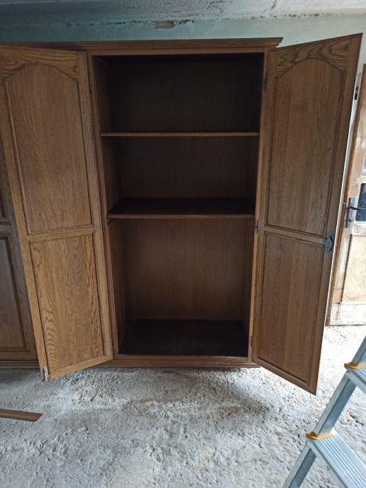 Masivni hrastov ormar