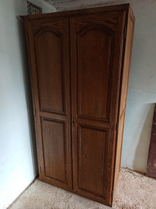 Masivni hrastov ormar