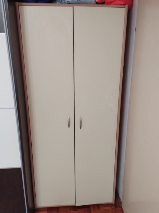 Ormar dimenzije 180 cm* 80 cm*50 cm, u potpunosti ispravan