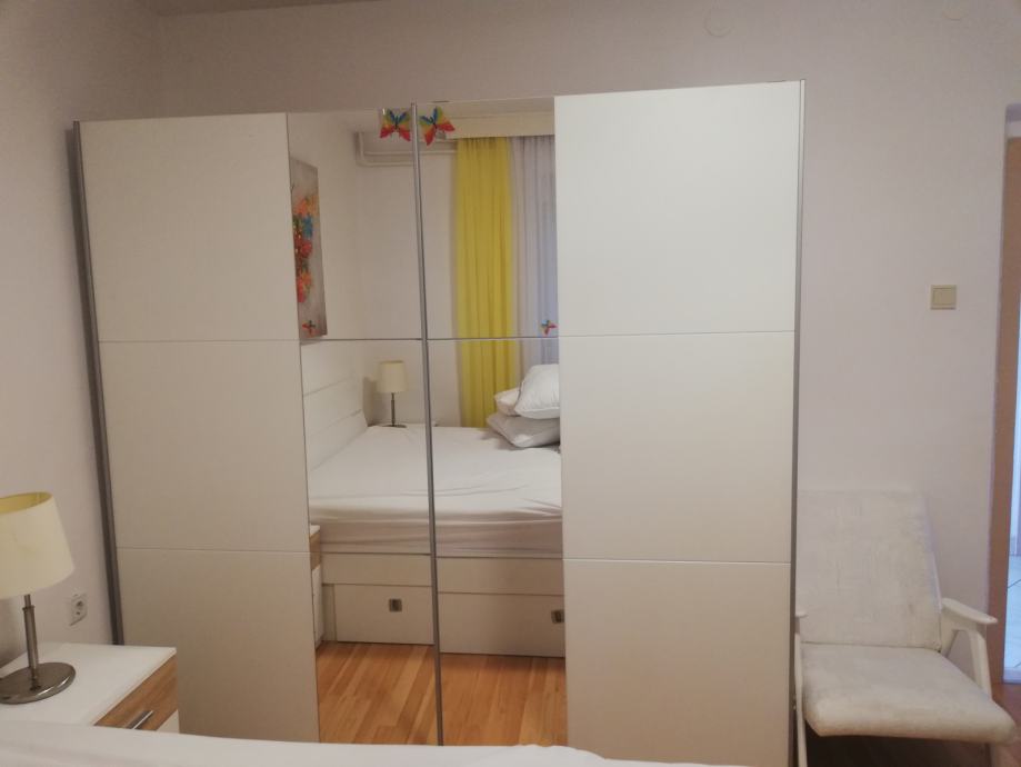 ORMAR SA KLIZNIM VRATIMA - BIJELI