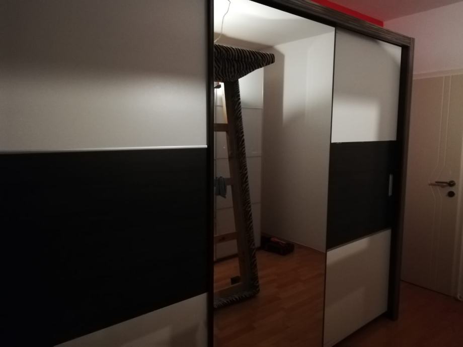 Ormar s kliznim vratima - HITNO !!!! 3-djelni