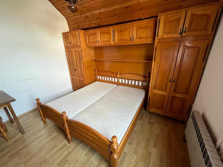 Ormar s mostom + krevet, rađeno po narudžbi od punog drva