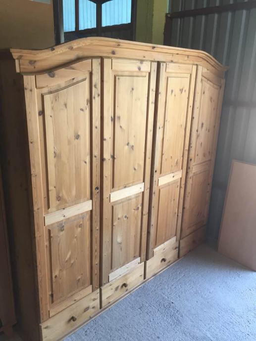 Ormar od punog drveta