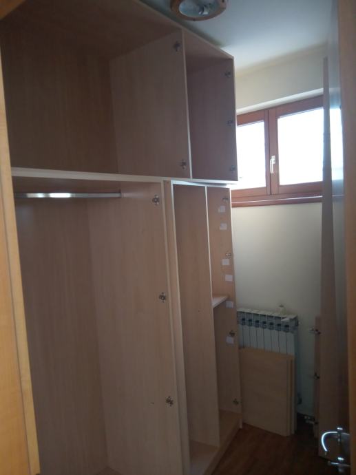 POKLANJAM ORMAR VISINA 270 CM X ŠIRINA 180 CM X DUBINA 62 CM