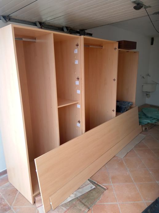 POKLANJAM ORMAR VISINA 270 CM X ŠIRINA 180 CM X DUBINA 62 CM