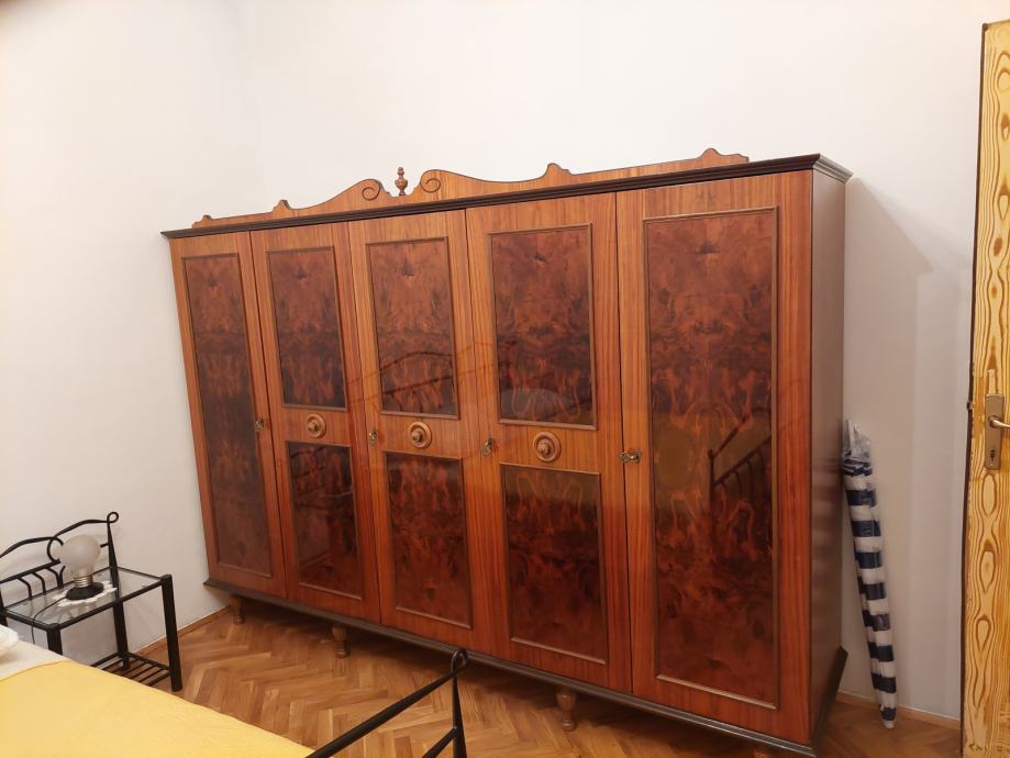 POKLANJAM ORMAR I KOMODU