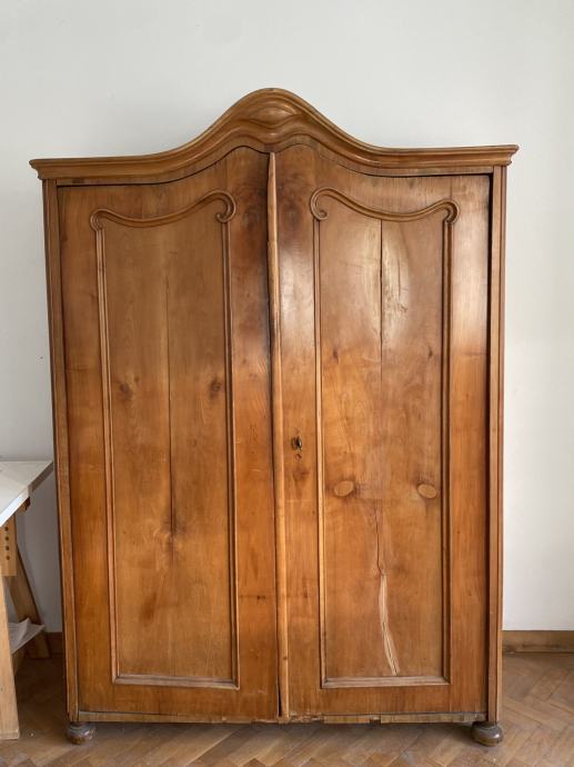 Predivan stari ormar