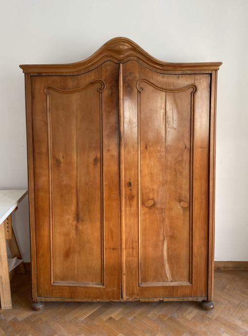 Predivan stari ormar