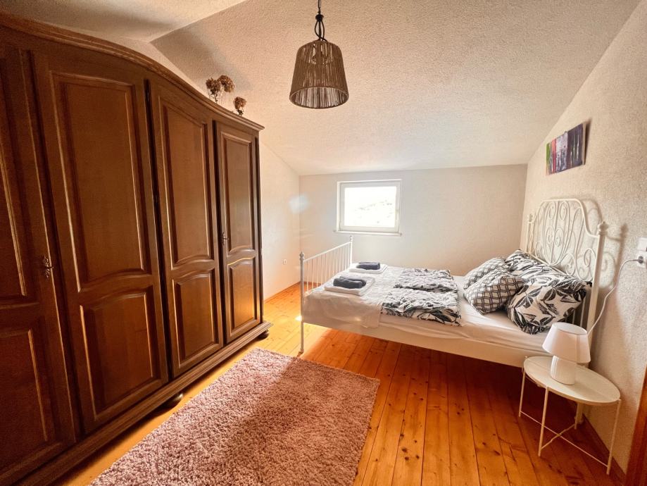 Prekrasan stari ormar