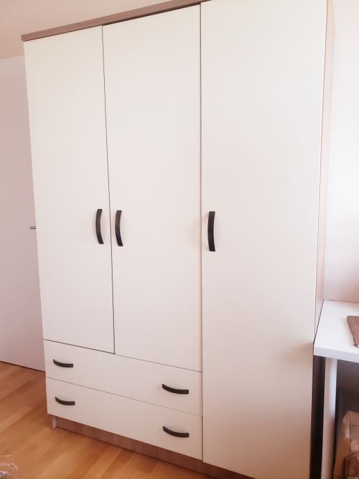 Prima ormar 135x52x203 - €85