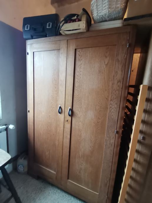 Prodaja starinskih ormara i radija