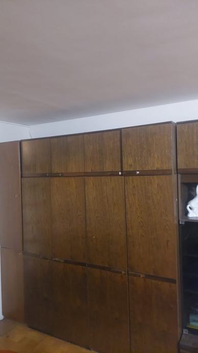 Prodajem drveni ormar