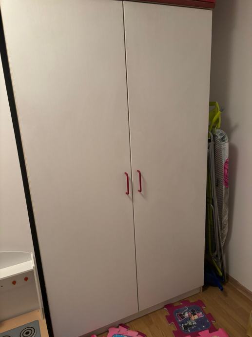 Prodajem drveni ormar