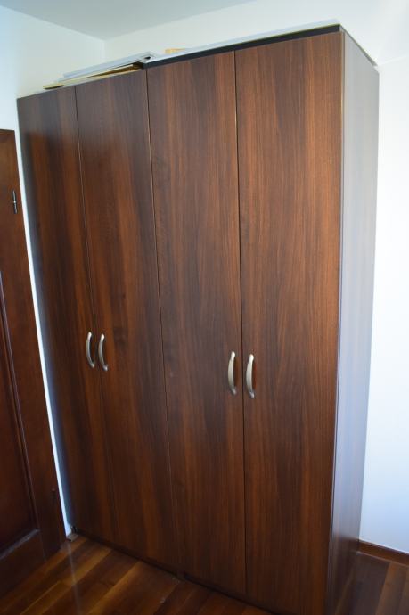 HITNO PRODAJEM*Ormar po mjeri (140x60x220cm)