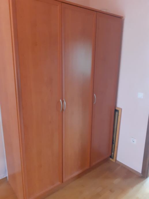 Prodajem ormar u odličnom stanju