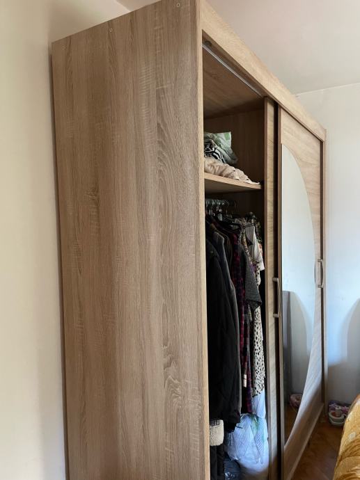 Hitno prodajem ormar